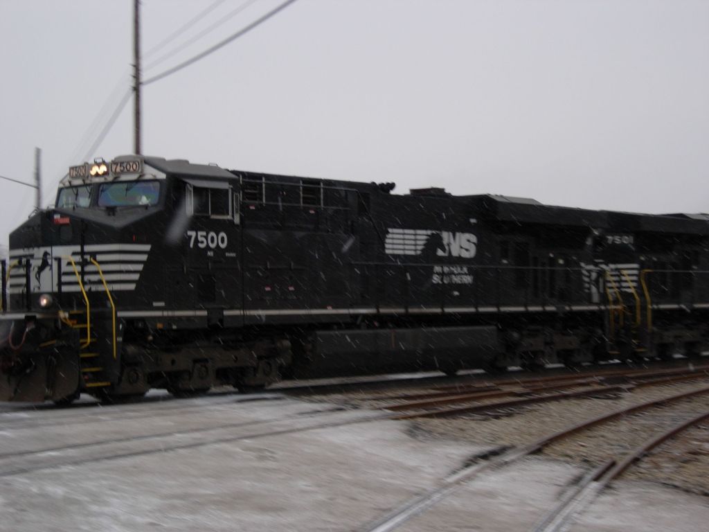 NS ES40DC flies by in the snow